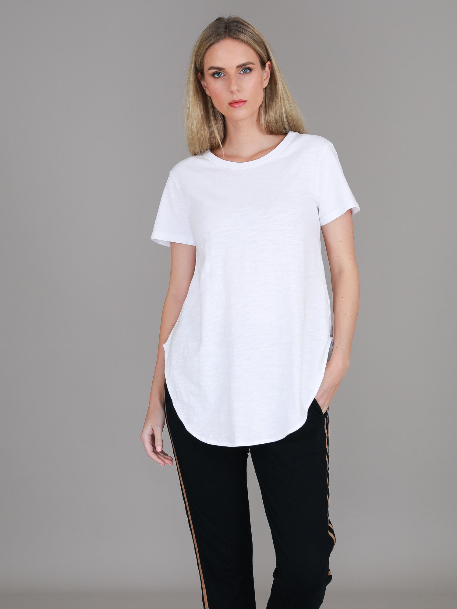 Elwood Curve Hem T-Shirt – Women’s Long Line Essential Tee