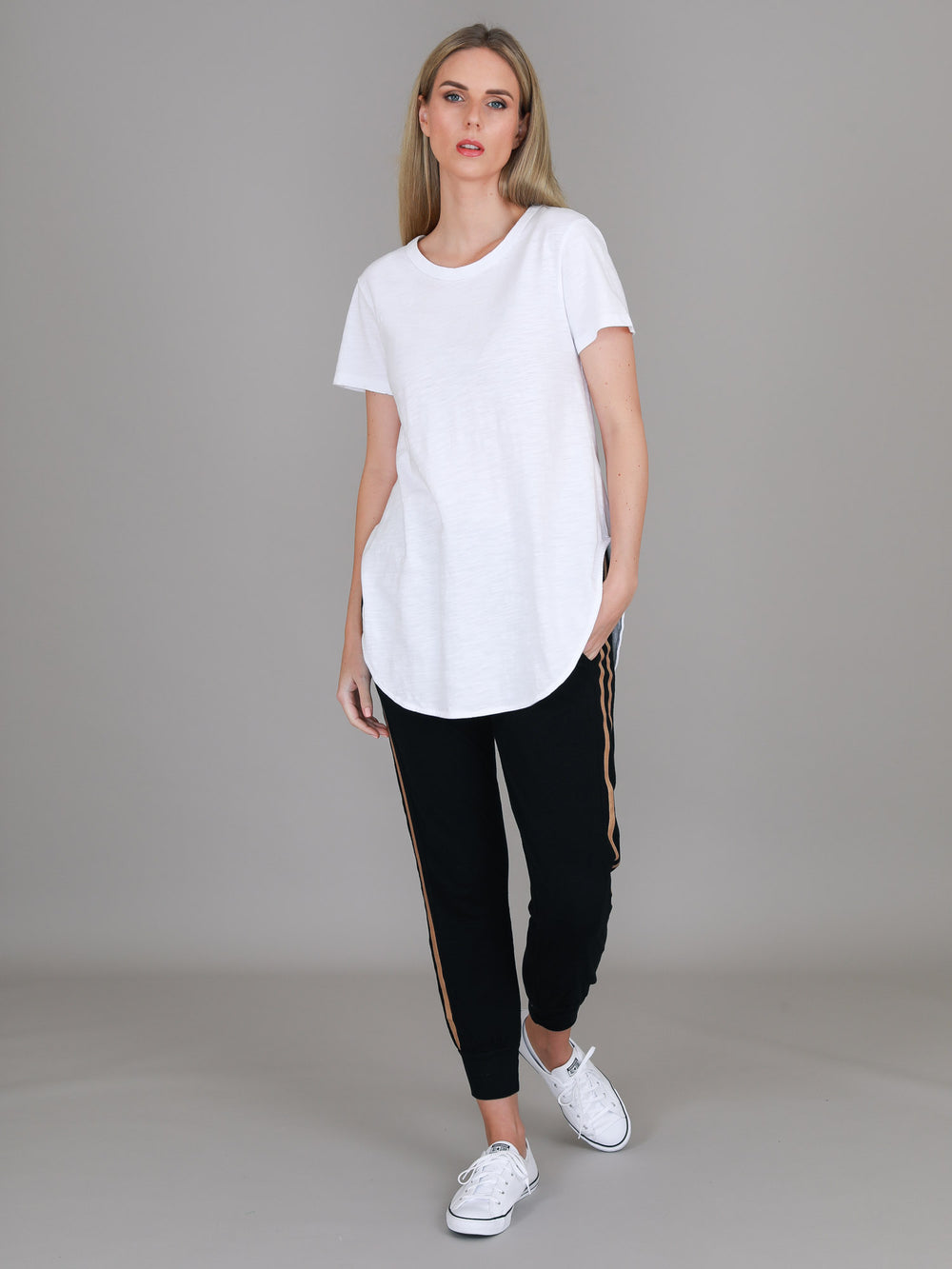 Elwood Curve Hem T-Shirt – Women’s Long Line Essential Tee